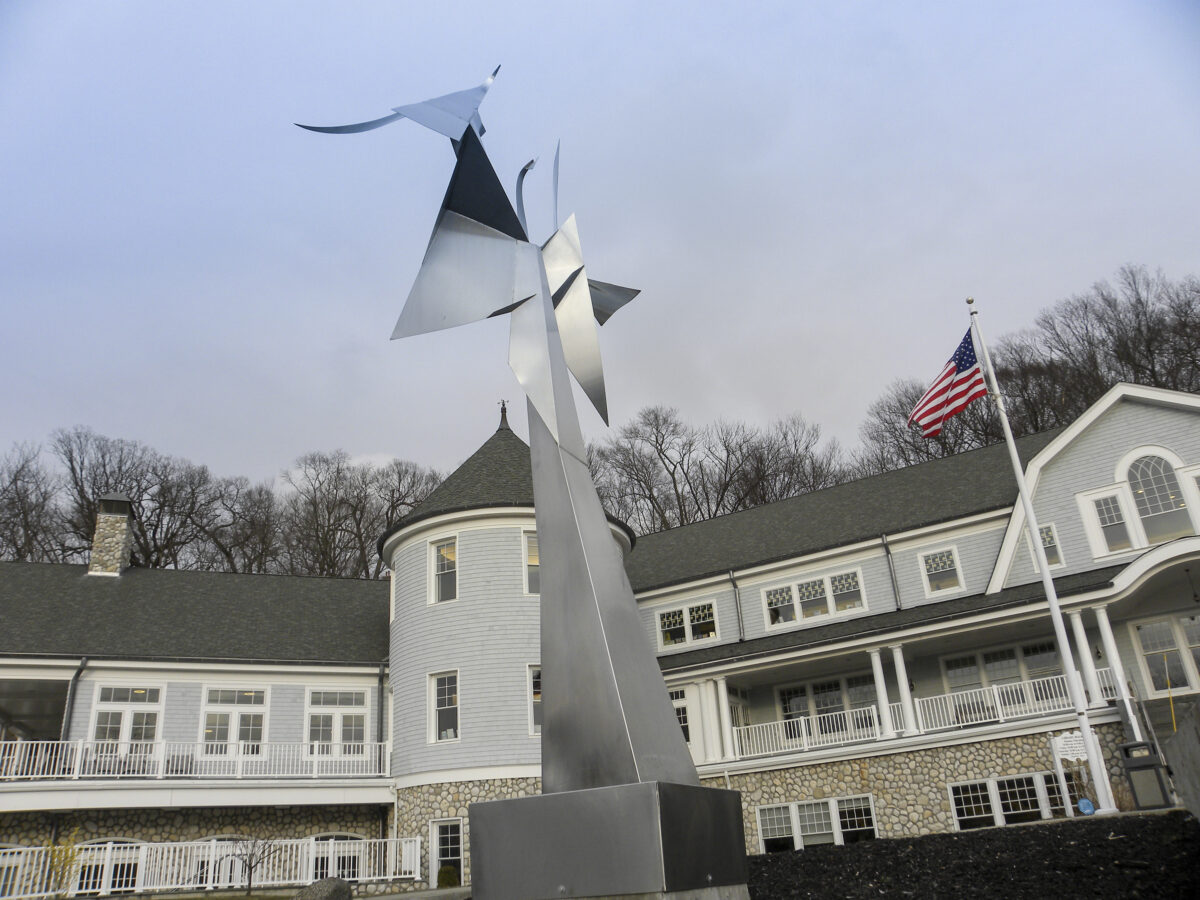 FYI Friday: The “Three Condors” Sculpture – Cold Spring Harbor Library